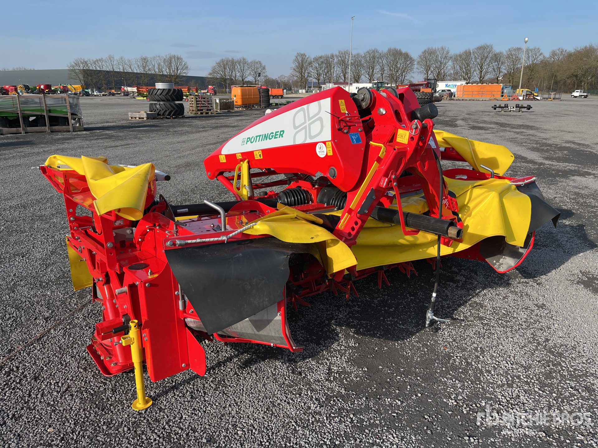 2022 Poettinger NOVACAT 301 ALPHA ED PRO Front Disc Mower | Ritchie Bros. Auctioneers