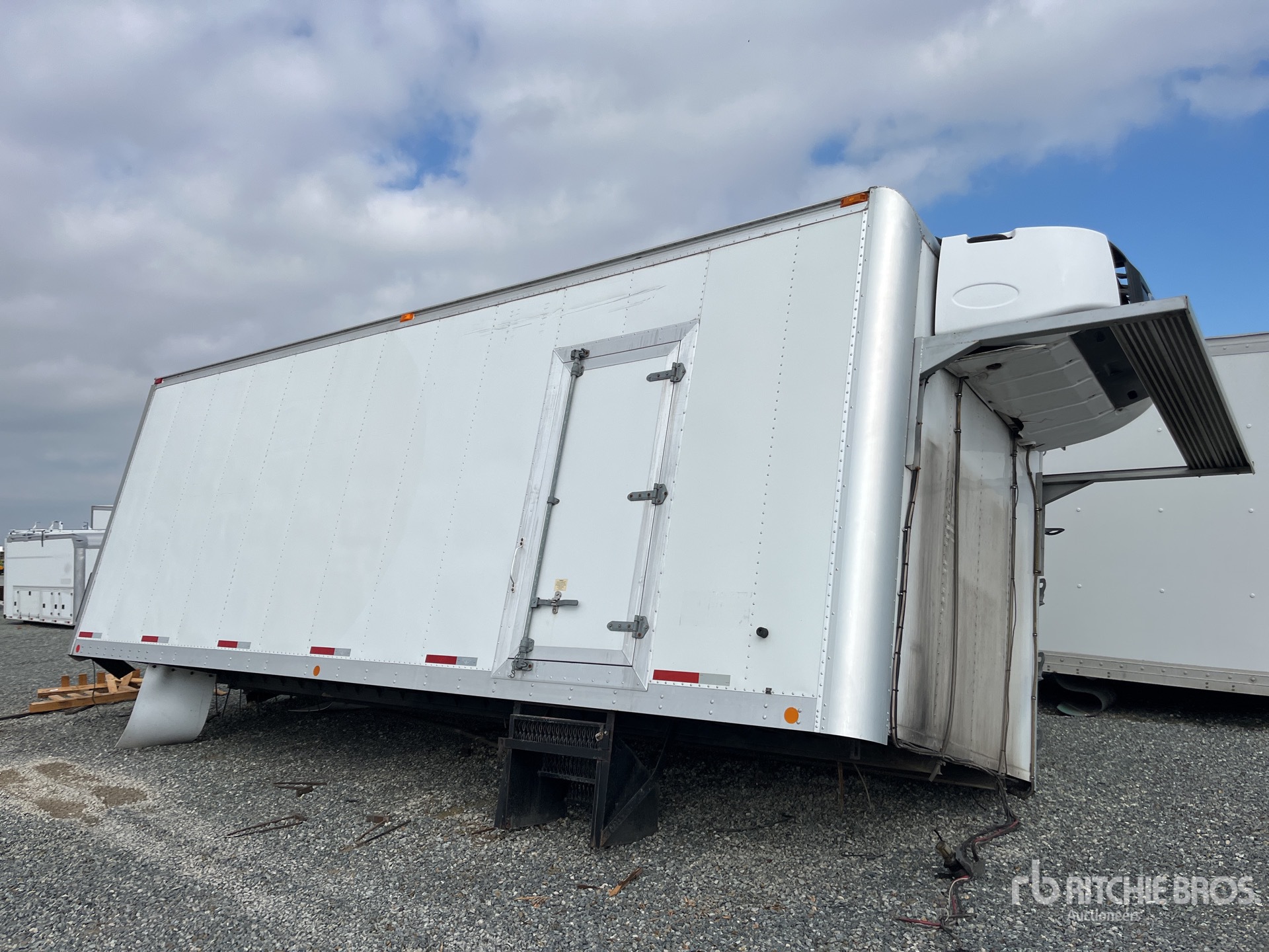 2016 Hercules 26 ft Refrigerated Truck Body | Ritchie Bros. Auctioneers