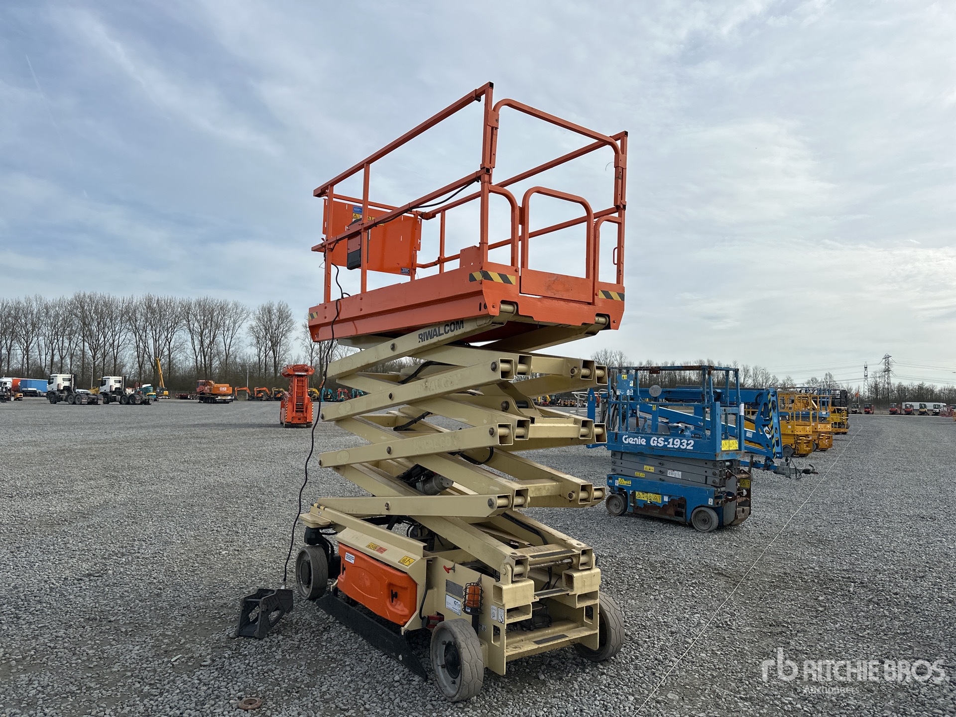 2015 JLG 2646ES Electric Scissor Lift | Ritchie Bros. Auctioneers