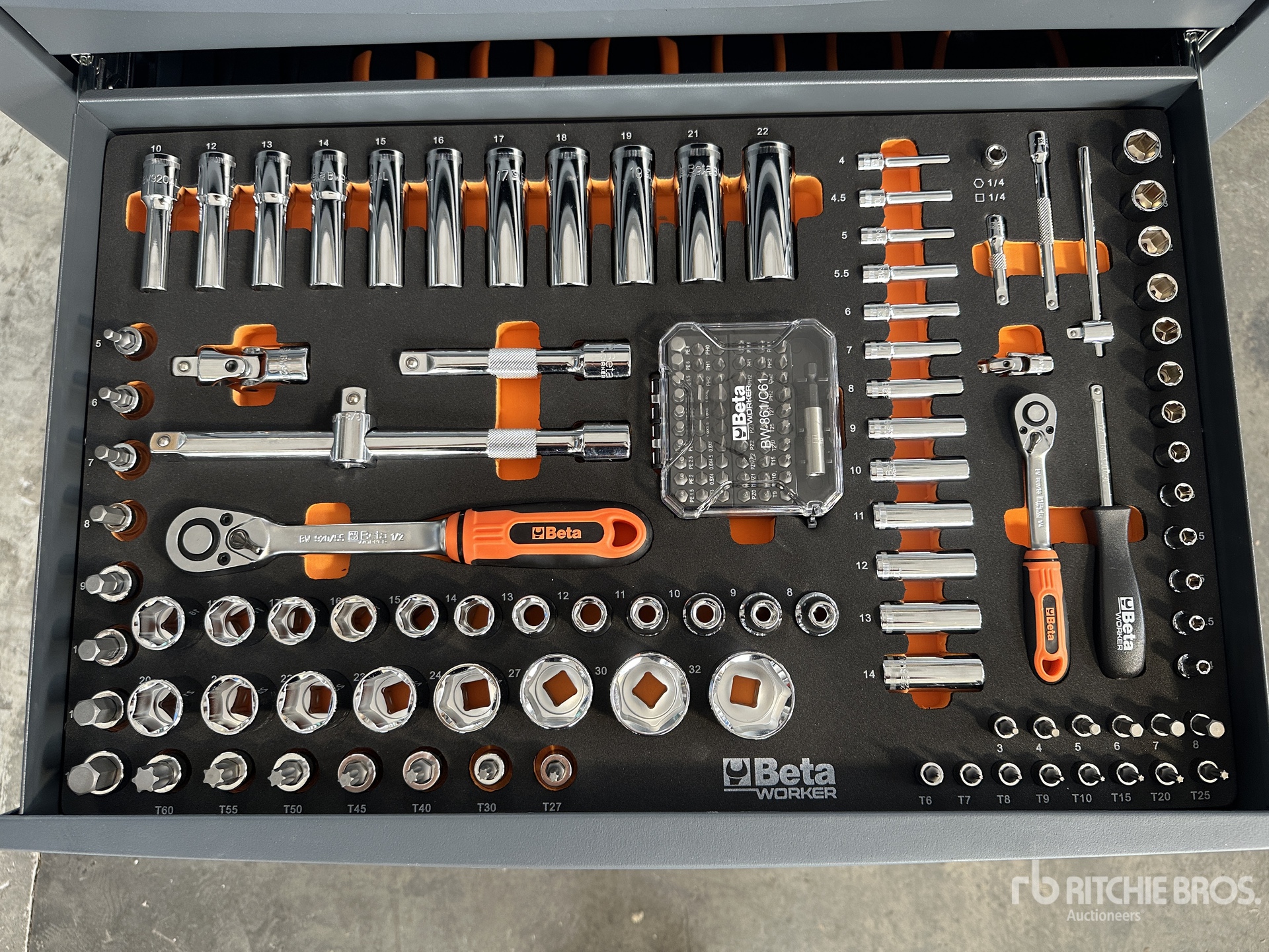 BETA Grey Black Armadio attrezzi (Unused) | Ritchie Bros. Auctioneers