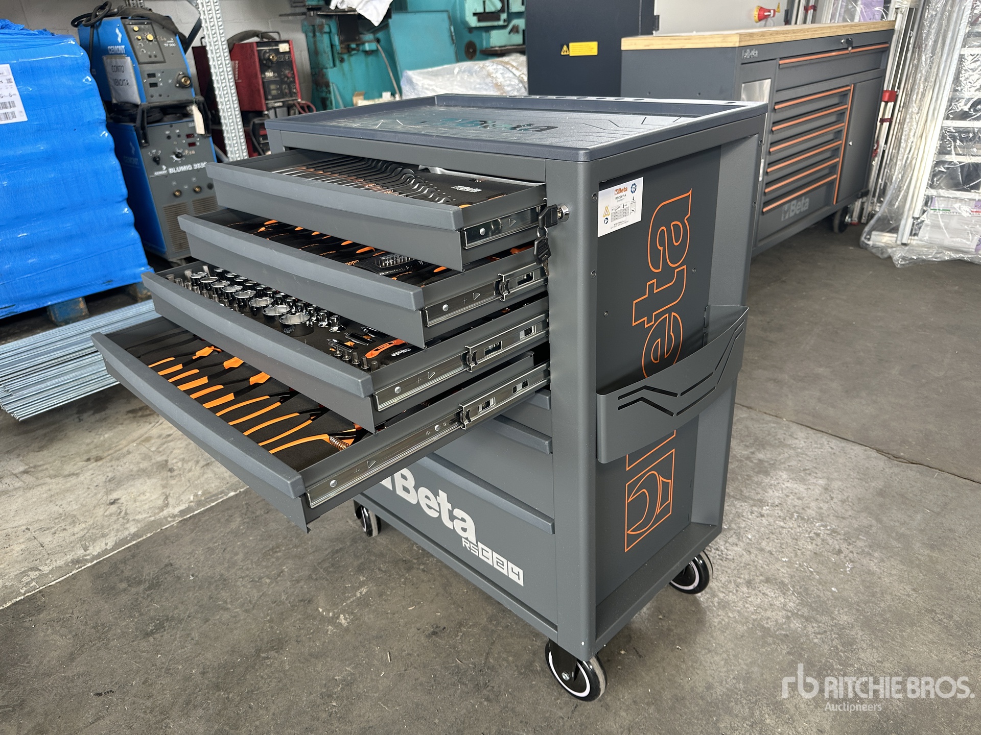 BETA Grey Black Armadio attrezzi (Unused) | Ritchie Bros. Auctioneers