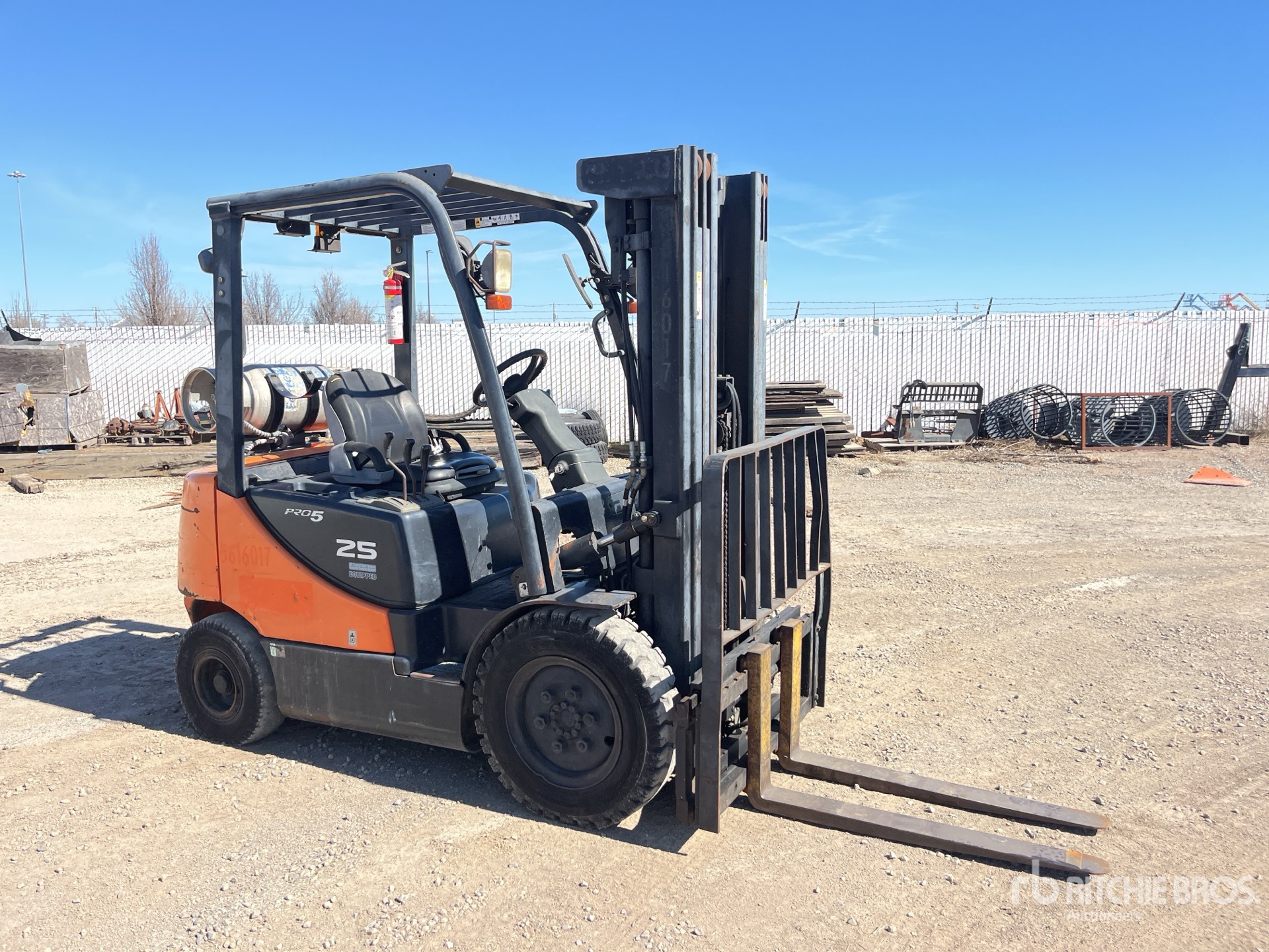 2012 Doosan G25P-5 Plus 4400 lb Pneumatic Tire Forklift | Ritchie Bros ...