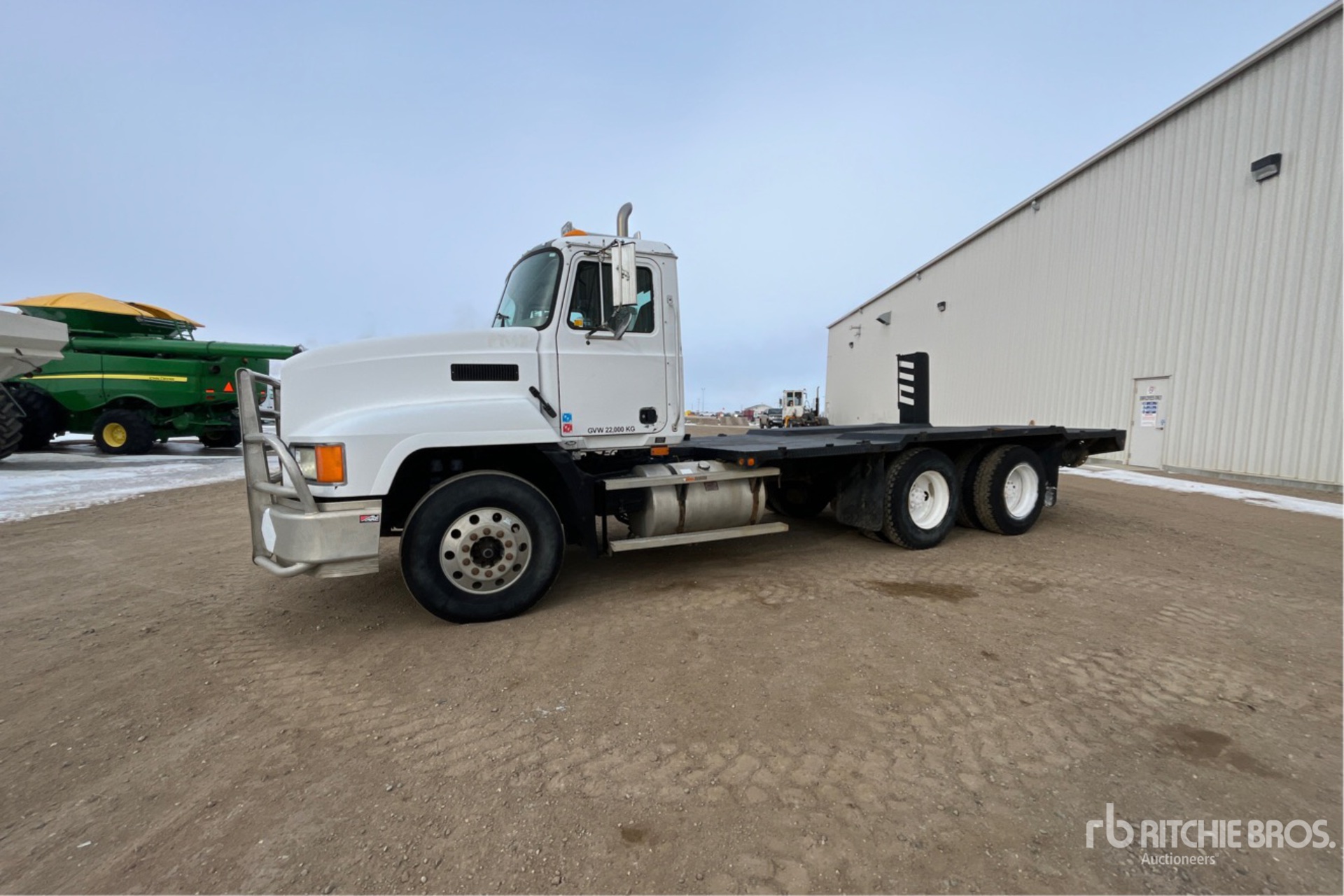 2001 Mack 600 6x4 Flatbed Truck | Ritchie Bros. Auctioneers