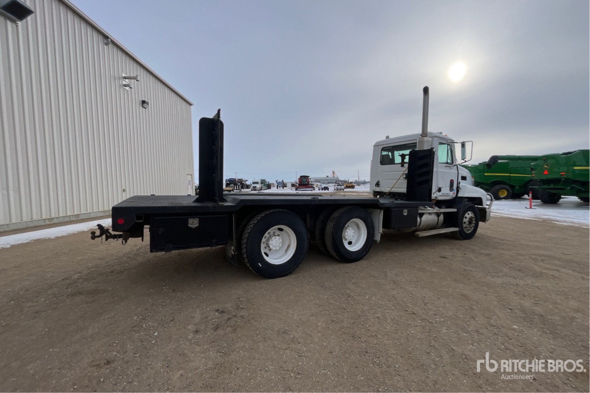 2001 Mack 600 6x4 Flatbed Truck | Ritchie Bros. Auctioneers