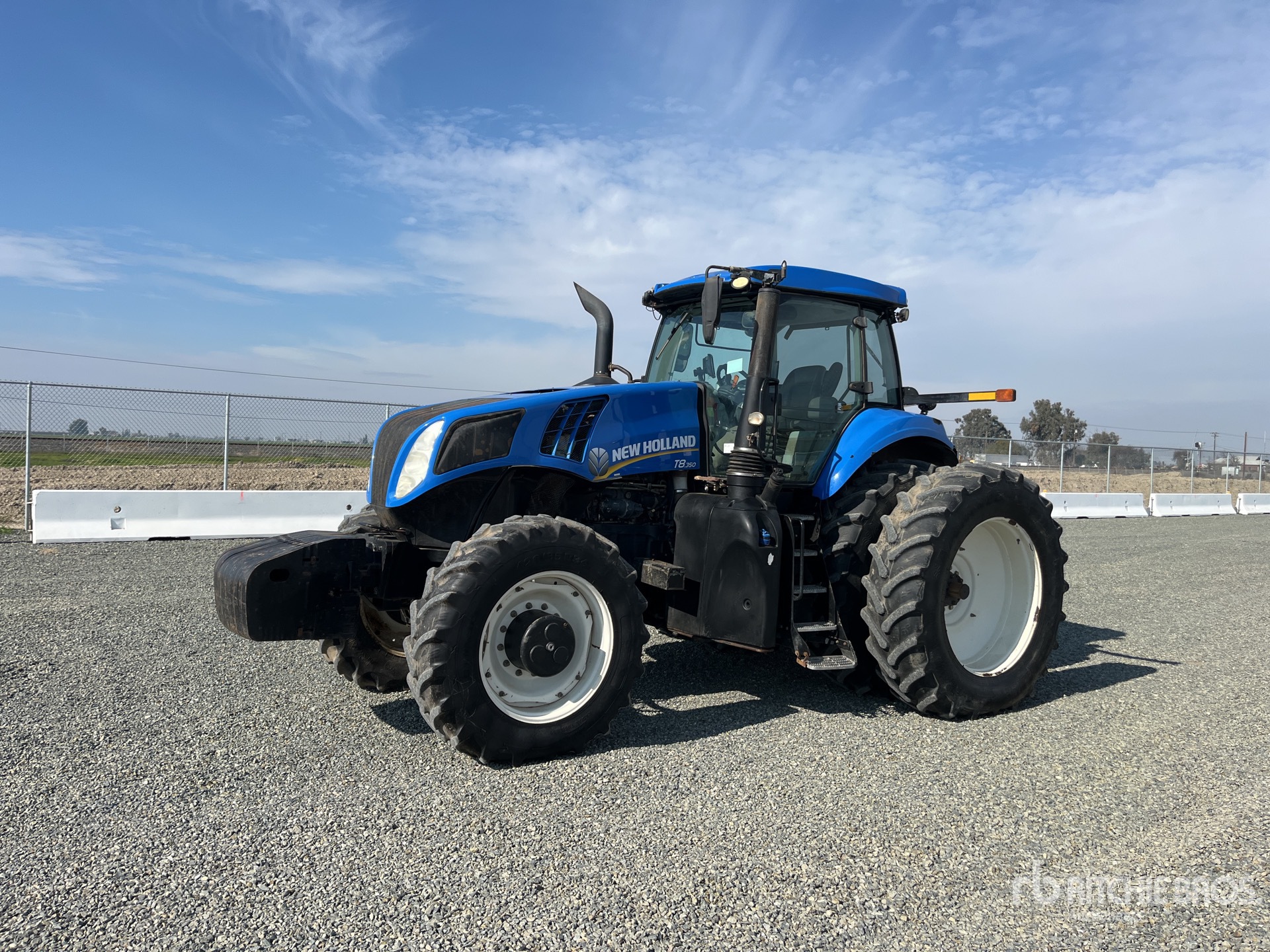 2015 New Holland T8.350 4WD Tractor | Ritchie Bros. Auctioneers