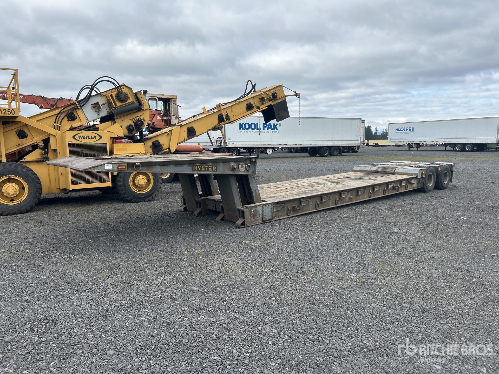 1988 Hyster 42 ft T/A Folding Neck Trailer | Ritchie Bros. Auctioneers