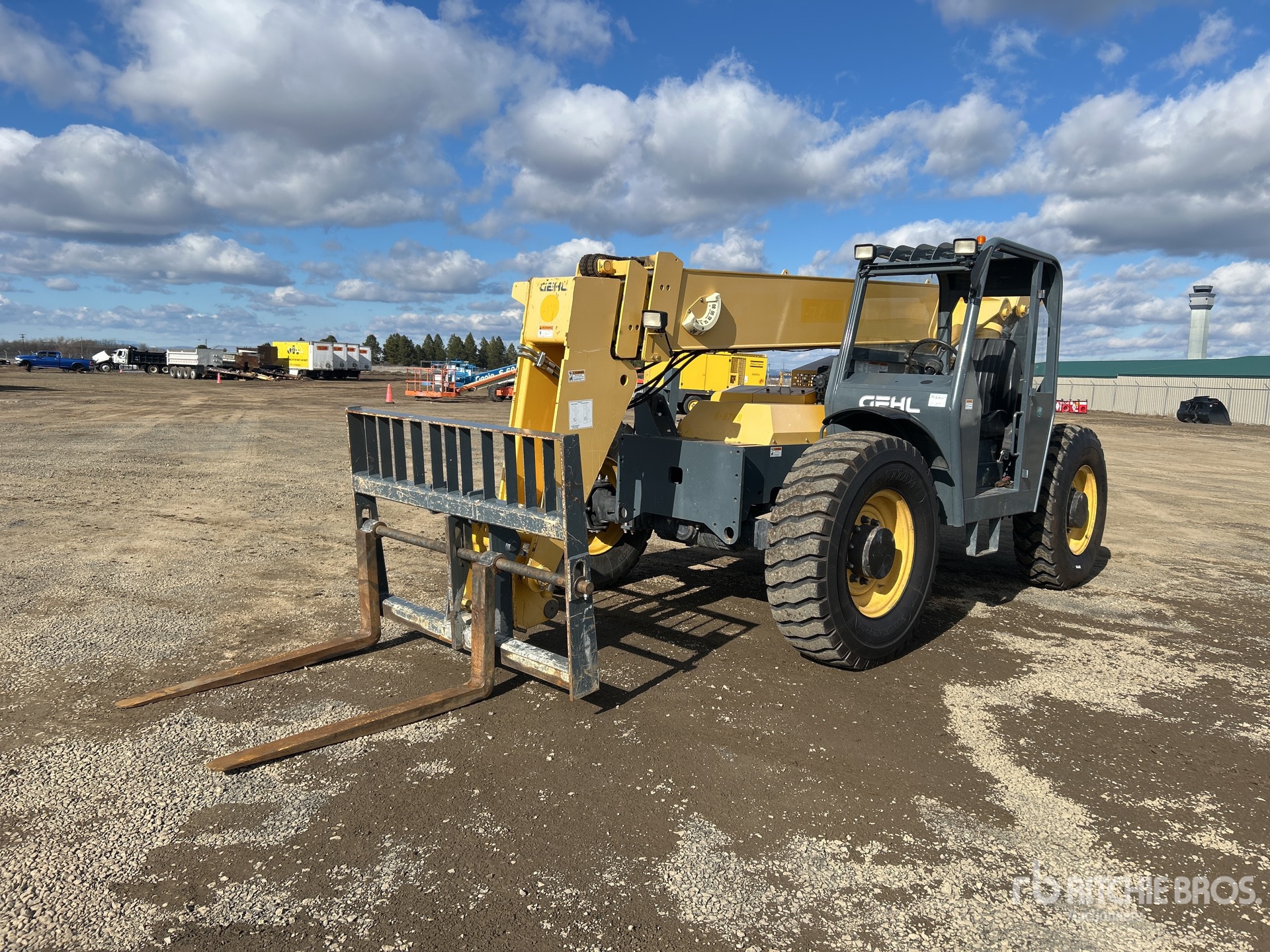 2018 Gehl RS8-42 Telehandler | Ritchie Bros. Auctioneers