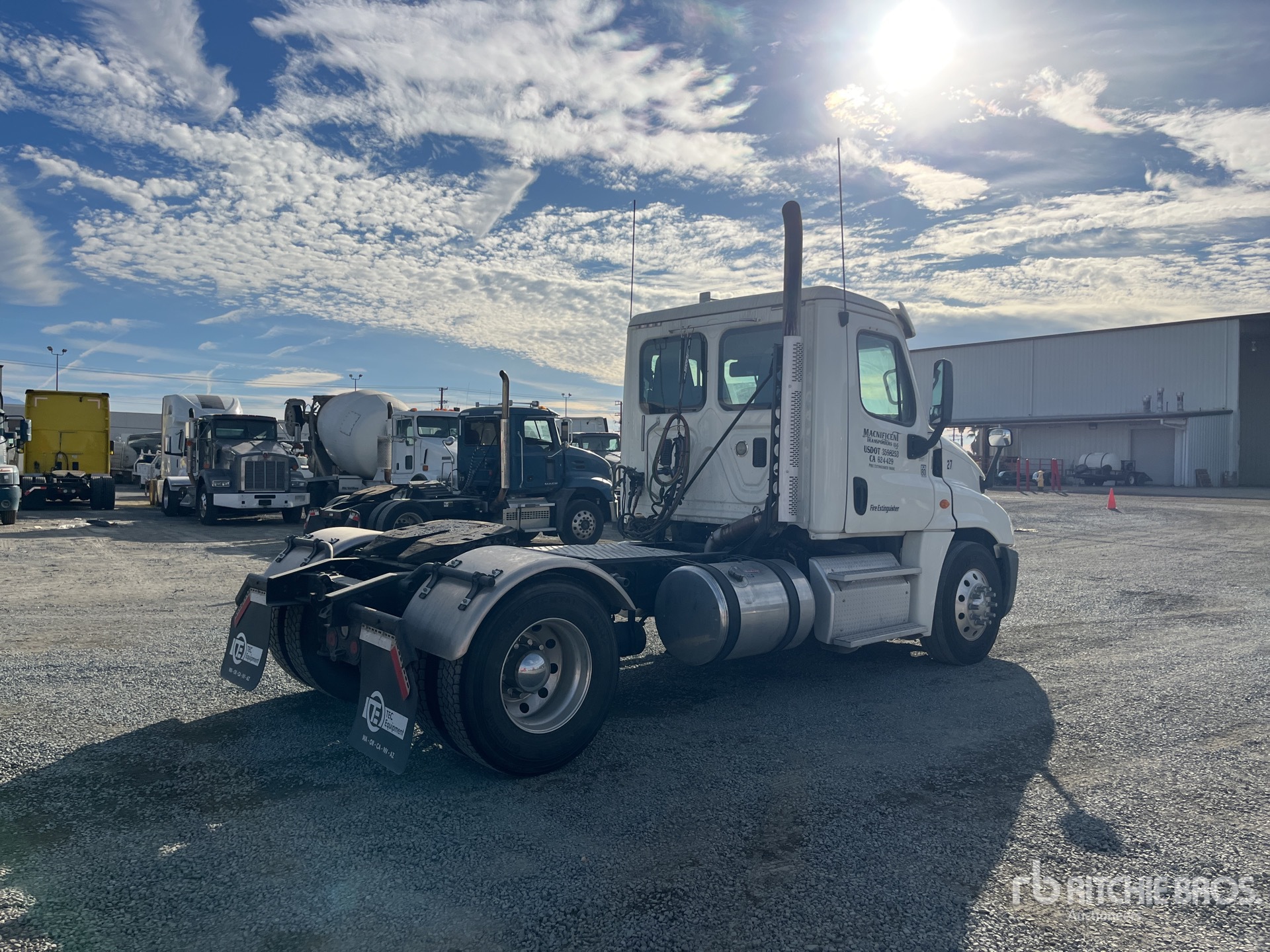 2015 Freightliner Cascadia 125 4x2 S/A Day Cab Truck Tractor | Ritchie ...