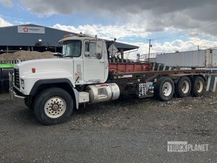 2002 Mack RD688S 8x4 Roll-Off Truck in Elizabeth, New Jersey, United ...