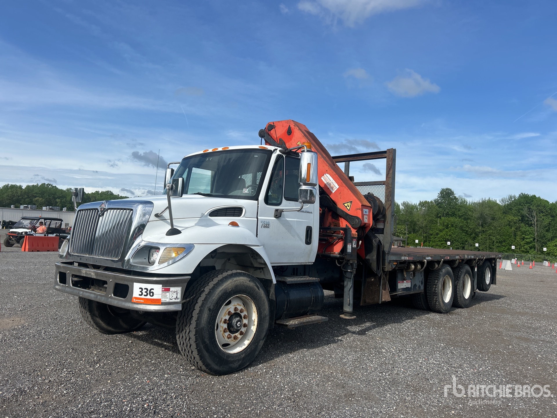 Palfinger PK3200F 13100 lb Knuckle Boom on 2003 International 7500 8x4 ...
