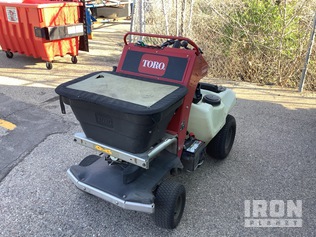 Toro 34225 Self-Propelled Fertilizer Spreader in Brooklyn Center ...