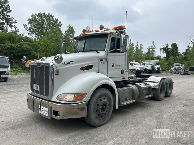 2012 Peterbilt 384 6x4 T/A Day Cab Truck Tractor, Laval, Quebec, Canadá (IronPlanet Europe N.º ...