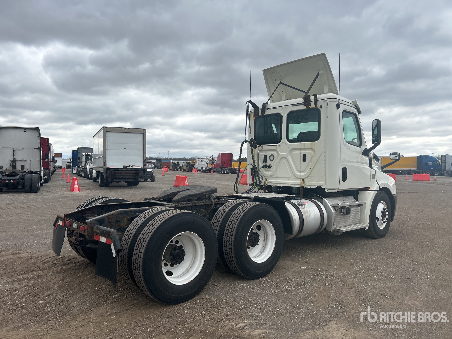 2019 Freightliner Cascadia 126 6x4 T/A Day Cab Truck Tractor | Ritchie ...