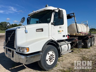2005 Volvo VHD64 8x4 Roll-Off Truck in Placida, Florida, United States ...
