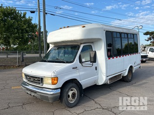 2005 Ford E350 4x2 12-Seat Mini Bus in Sharonville, Ohio, United States ...