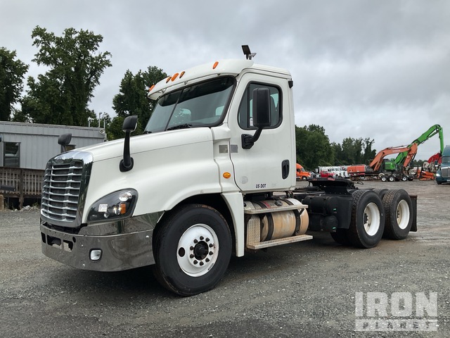 2014 Freightliner Cascadia 125 6x4 T/A Day Cab Truck Tractor in ...
