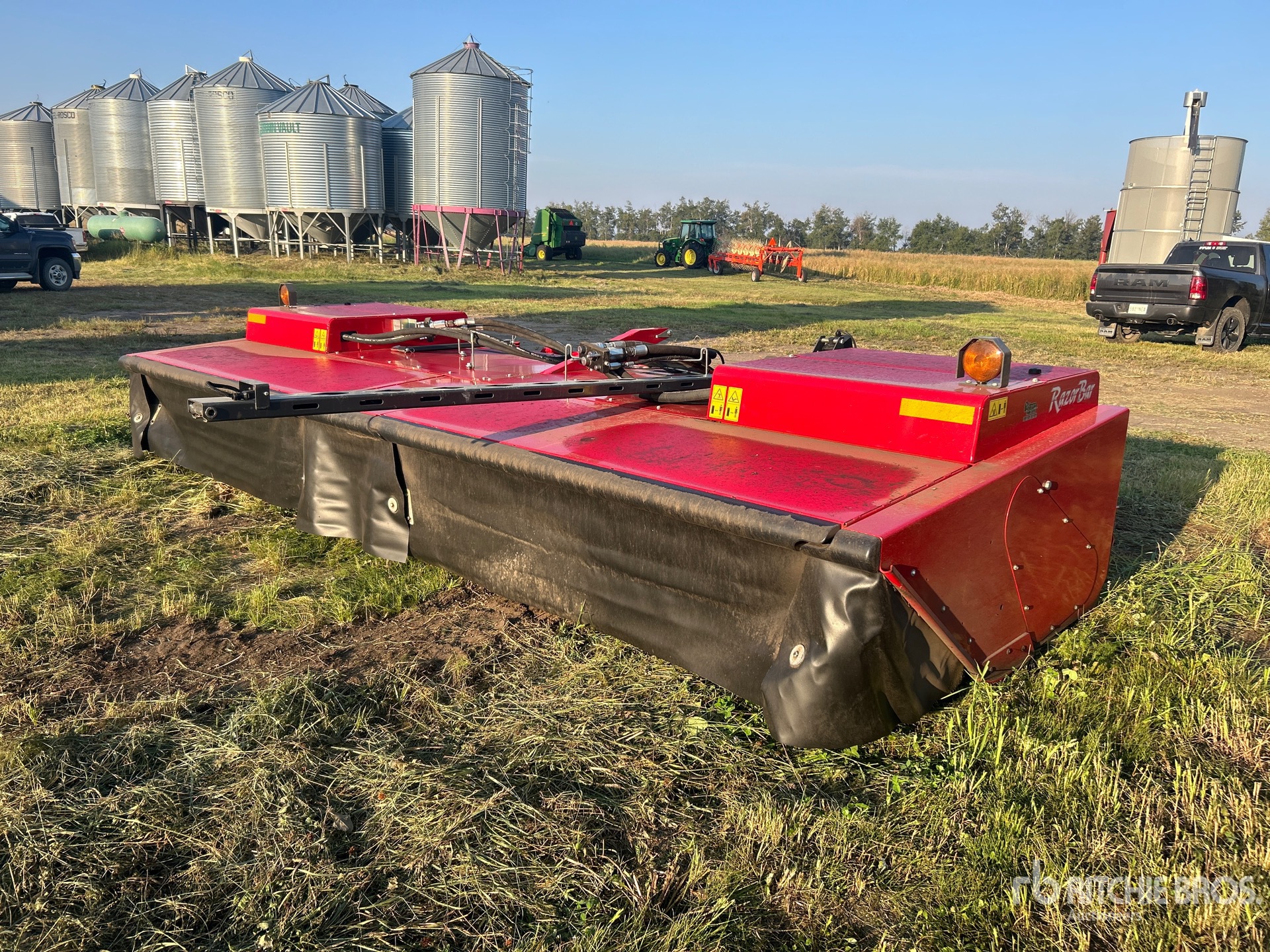 Massey Ferguson Razor bar 16 ft Segadora de discos | Ritchie Bros ...