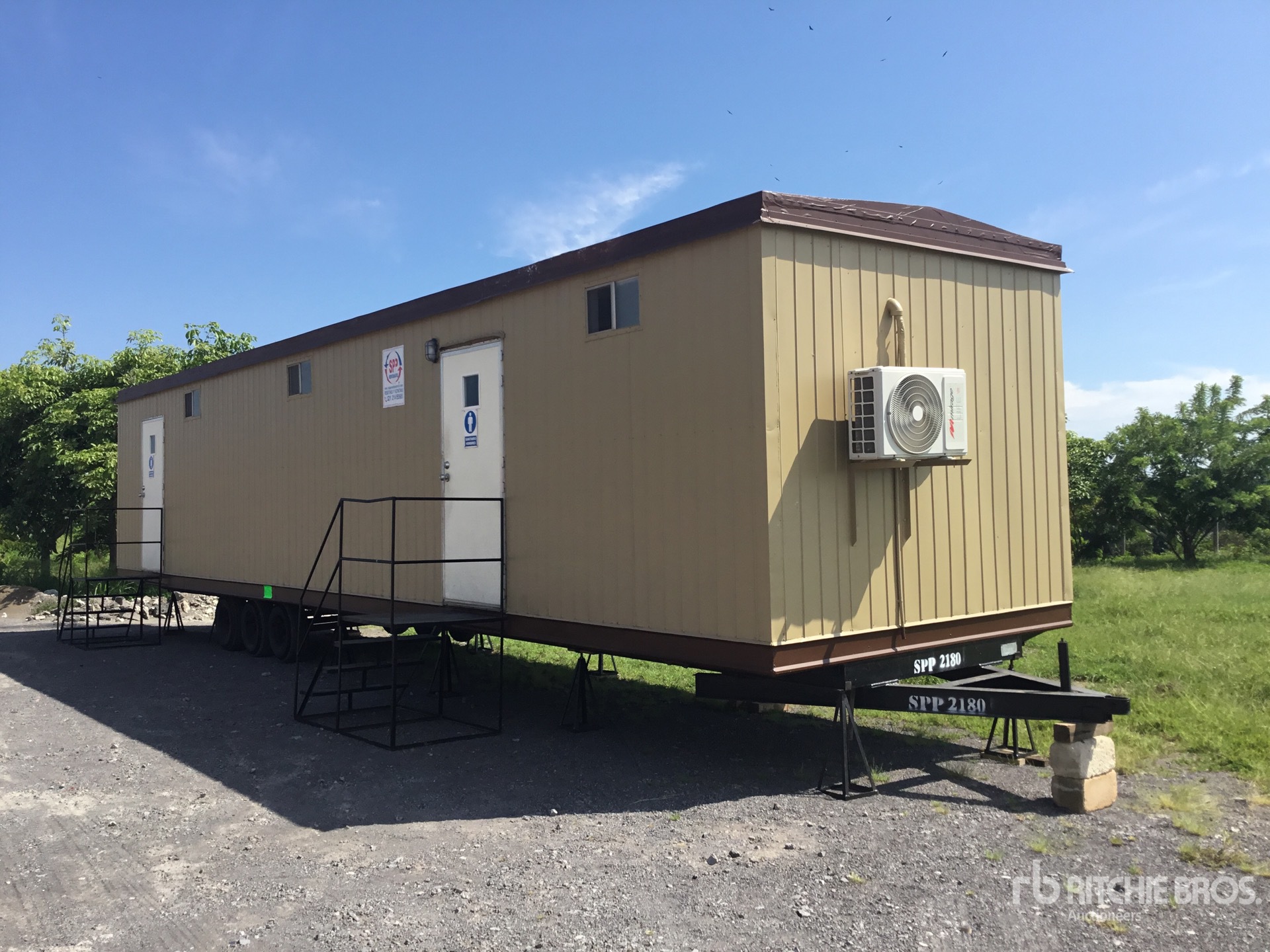 2015 Commosa ES10486137 43 ft 9 in x 10 ft Baño Movil / Portable Toilet | Ritchie Bros. Auctioneers