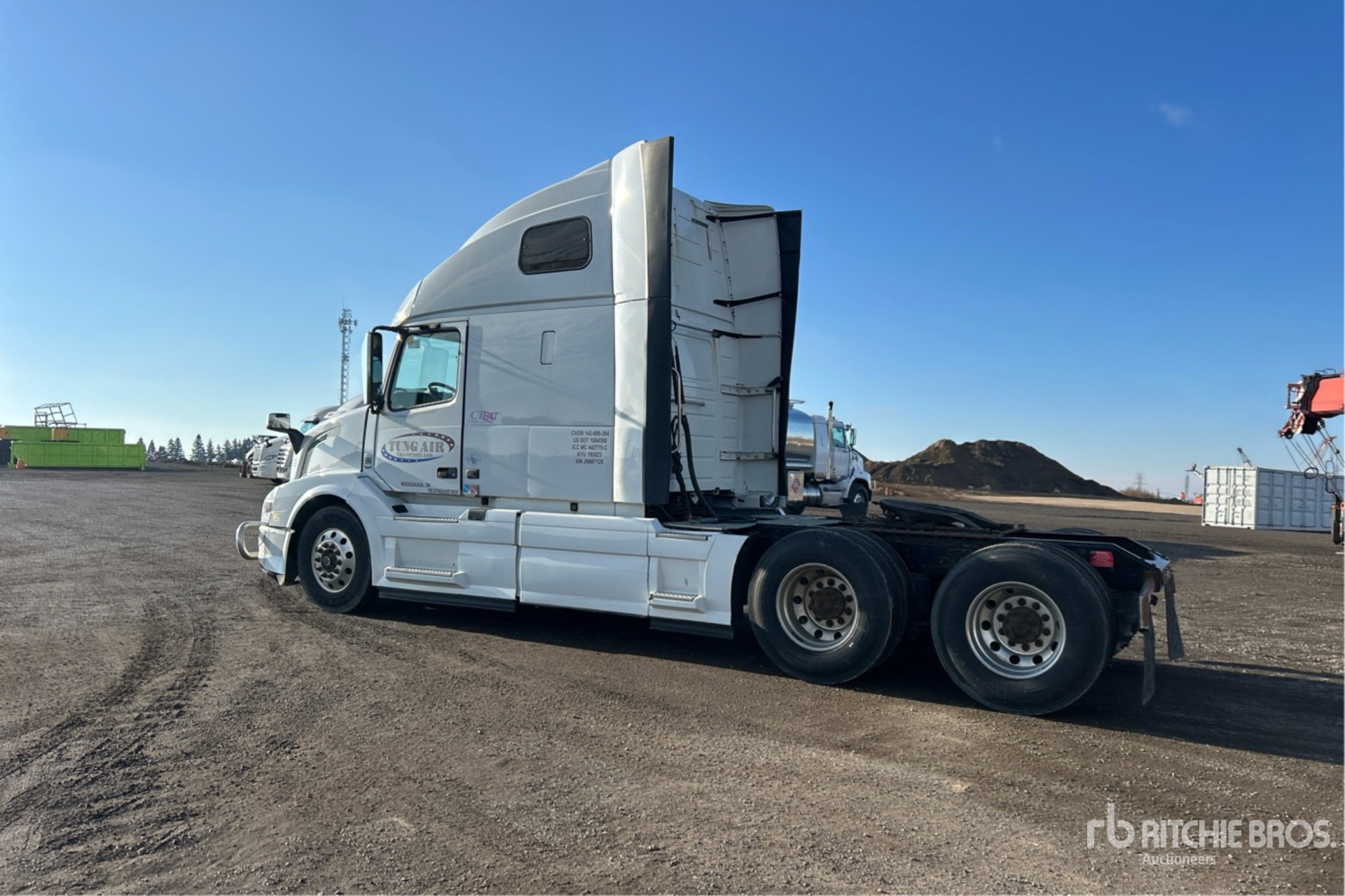2018 Volvo VNL 6x4 T/A Sleeper Truck Tractor | Ritchie Bros. Auctioneers