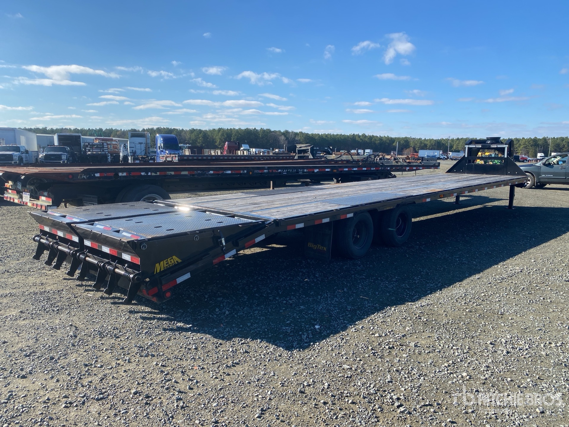 2025 Big Tex 40 ft T/A Gooseneck Plant Trailer | Ritchie Bros. Auctioneers