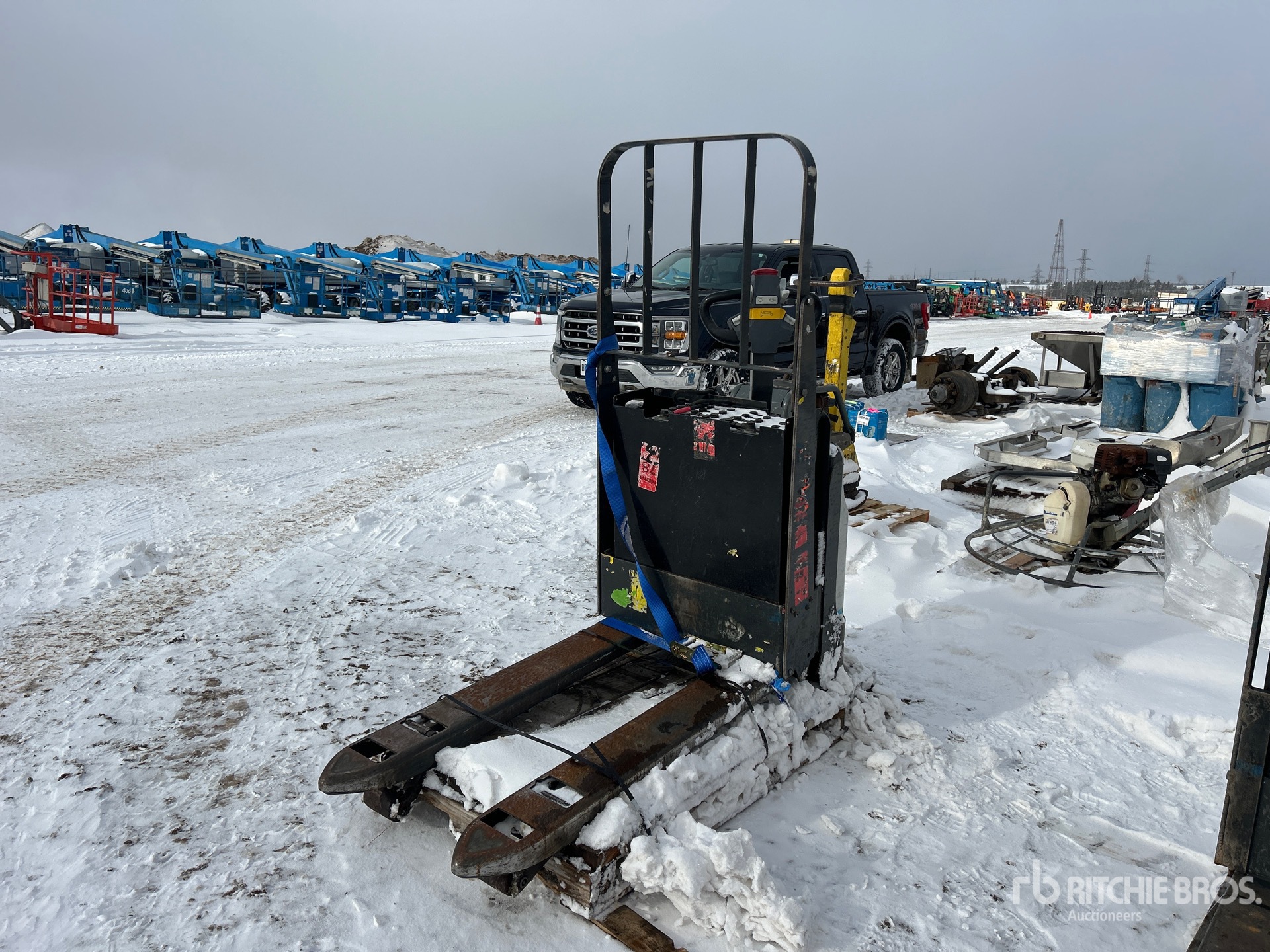 UniCarriers 4500 4500 lb Electric 45in forks Pallet Jack | Ritchie Bros. Auctioneers