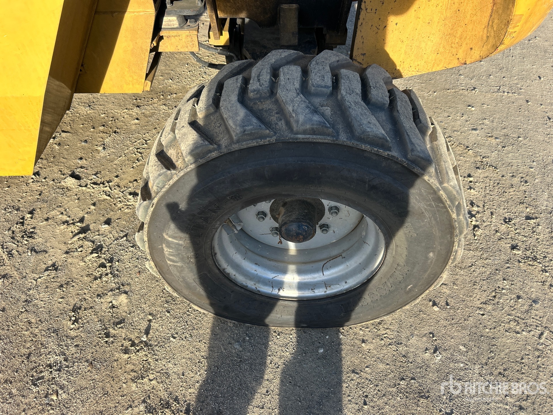 2012 Manitou M40-2T 8000 lb Forklift | Ritchie Bros. Auctioneers