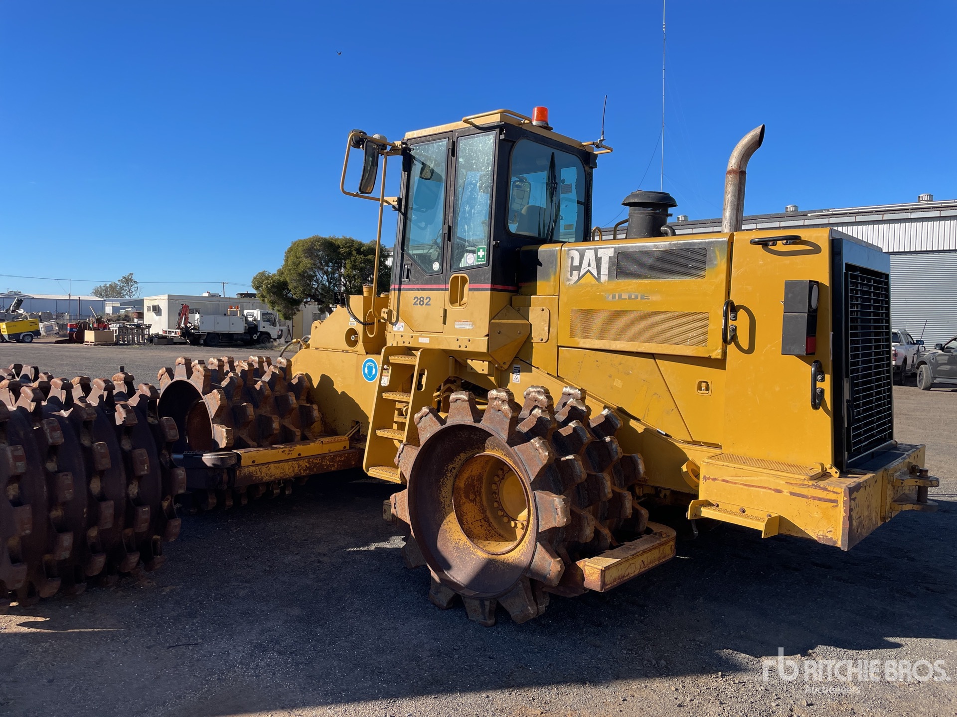2005 Cat 815F Soil Compactor | Ritchie Bros. Auctioneers