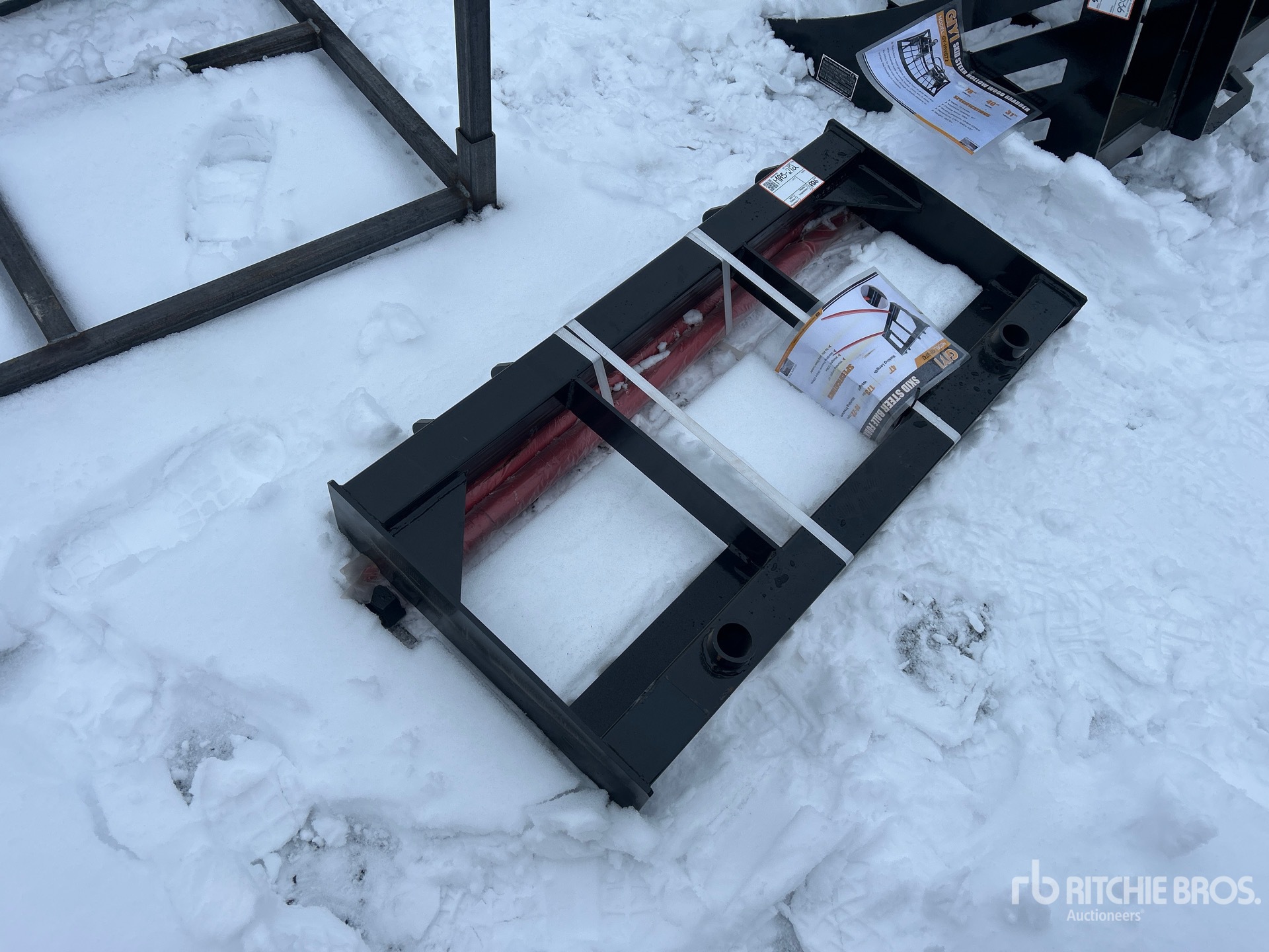 2025 GIYI GY-BF47 47 in Skid Steer Bale Spear (Unused) | Ritchie Bros ...