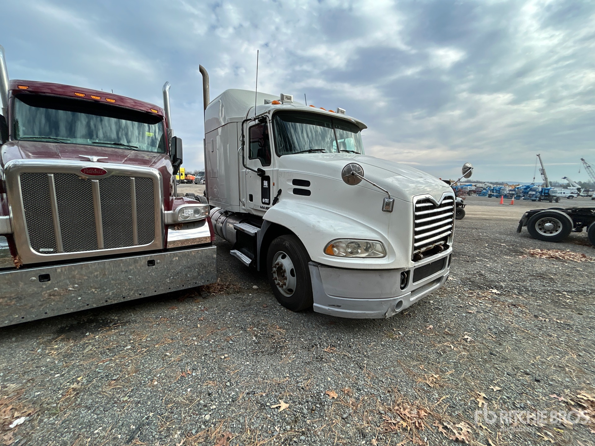 2014 Mack CXU613 Pinnacle 6x4 Tracteur Routier Couchette (Inoperable ...
