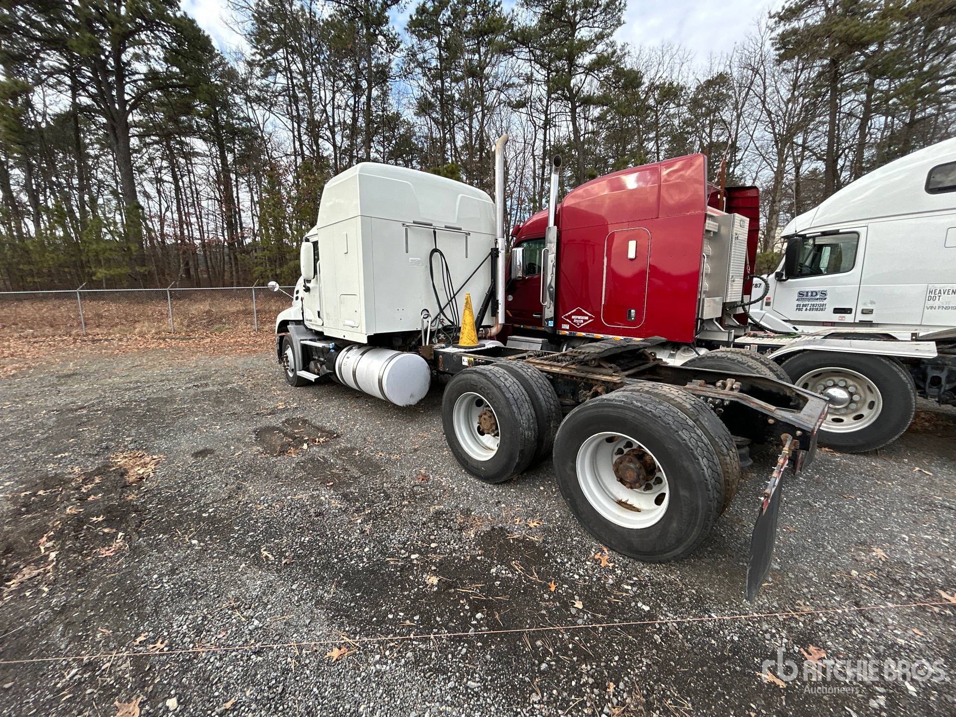 2014 Mack CXU613 Pinnacle 6x4 Tracteur Routier Couchette (Inoperable ...
