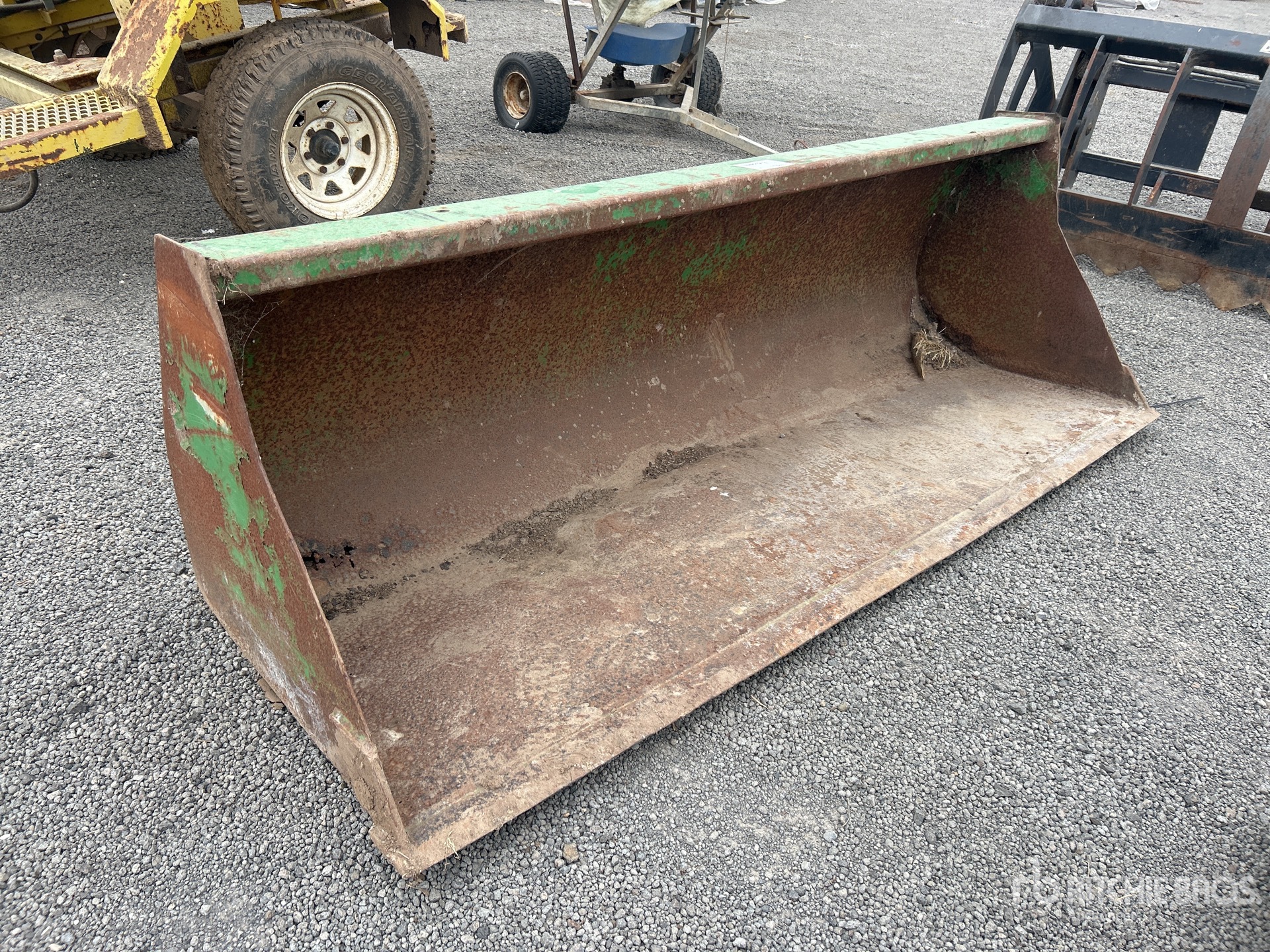 John Deere 2200 mm General Purpose Ag Tractor Bucket | Ritchie Bros ...