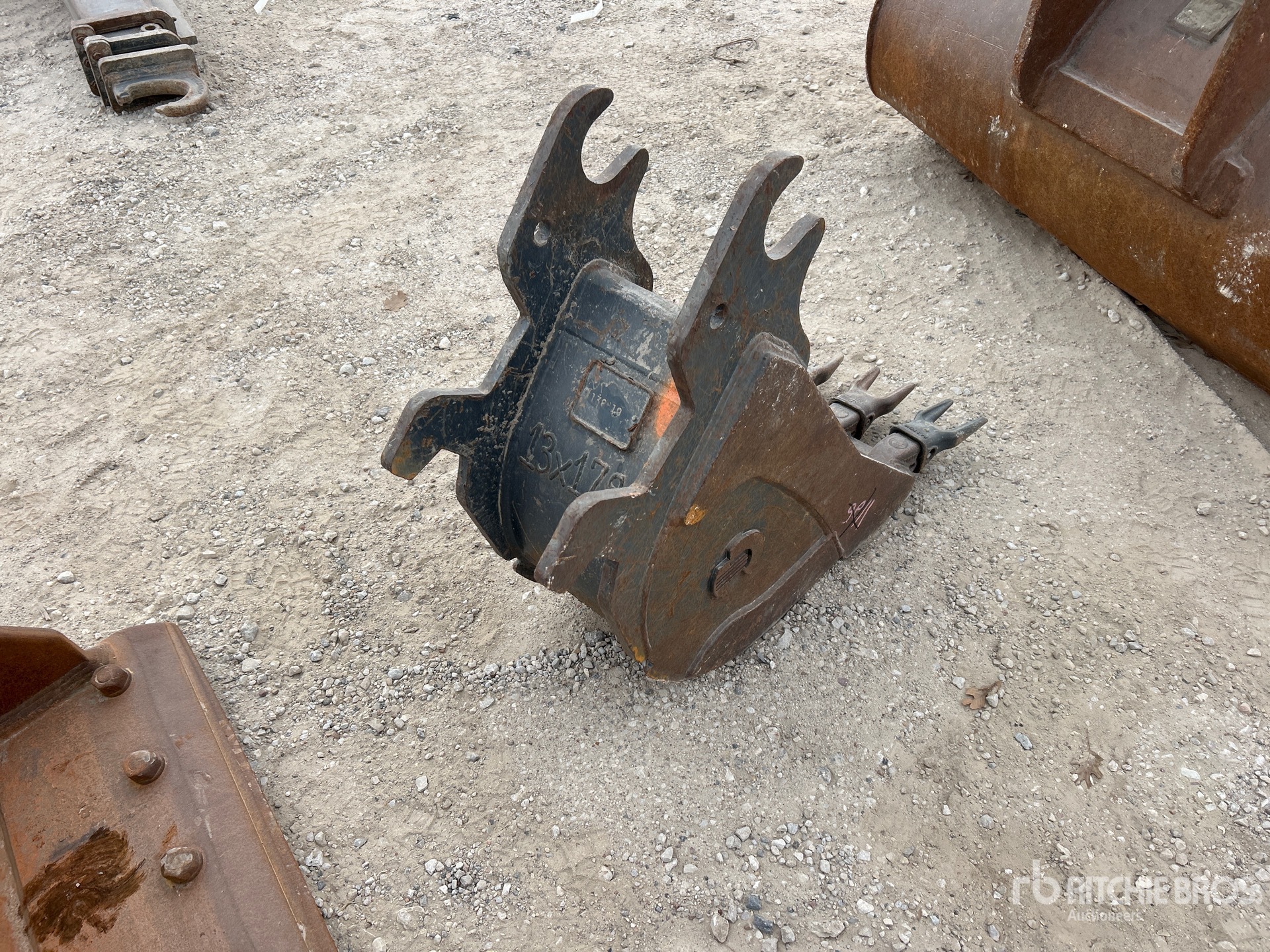 Paladin 14 in Q/C Digging Godet d'excavatrice - Fits John Deere 50G ...