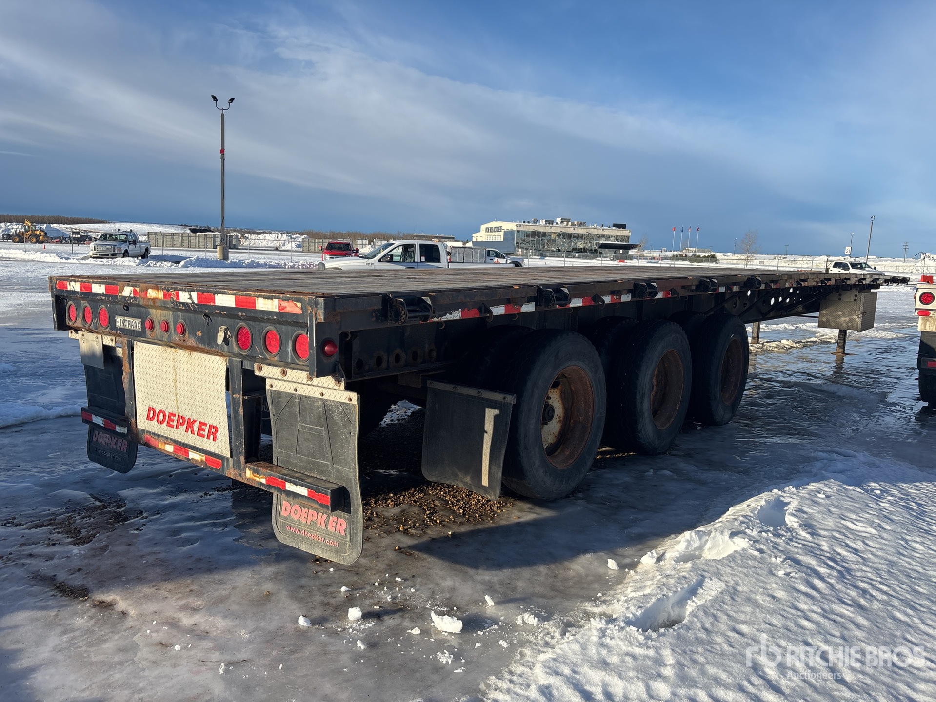 2009 Doepker 54 ft Tri/A Flatbed Trailer | Ritchie Bros. Auctioneers