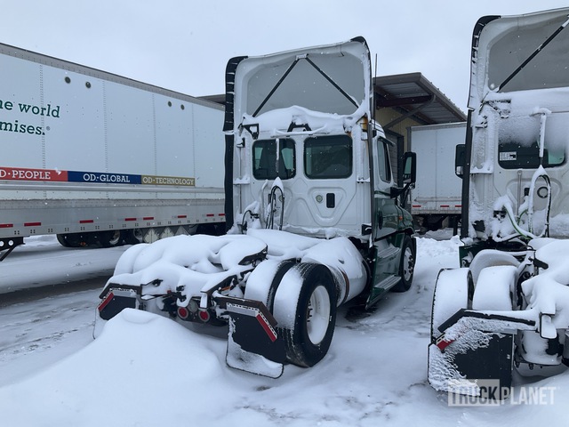 2016 Freightliner Cascadia 125 4x2 S/A Day Cab Truck Tractor ...