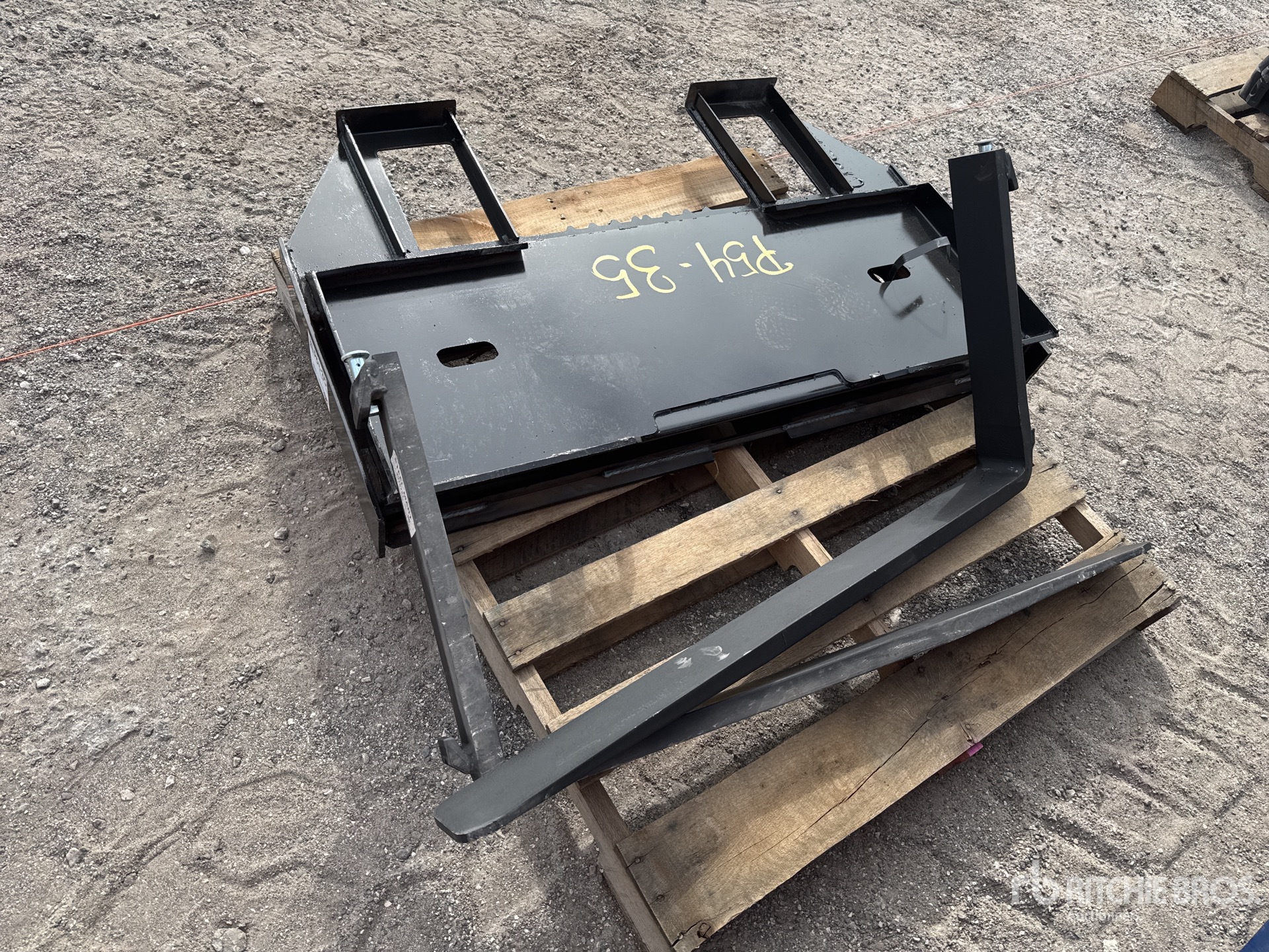 2025 Kit Containers QT-45-FF-42 42 in Skid Steer Forks | Ritchie Bros ...