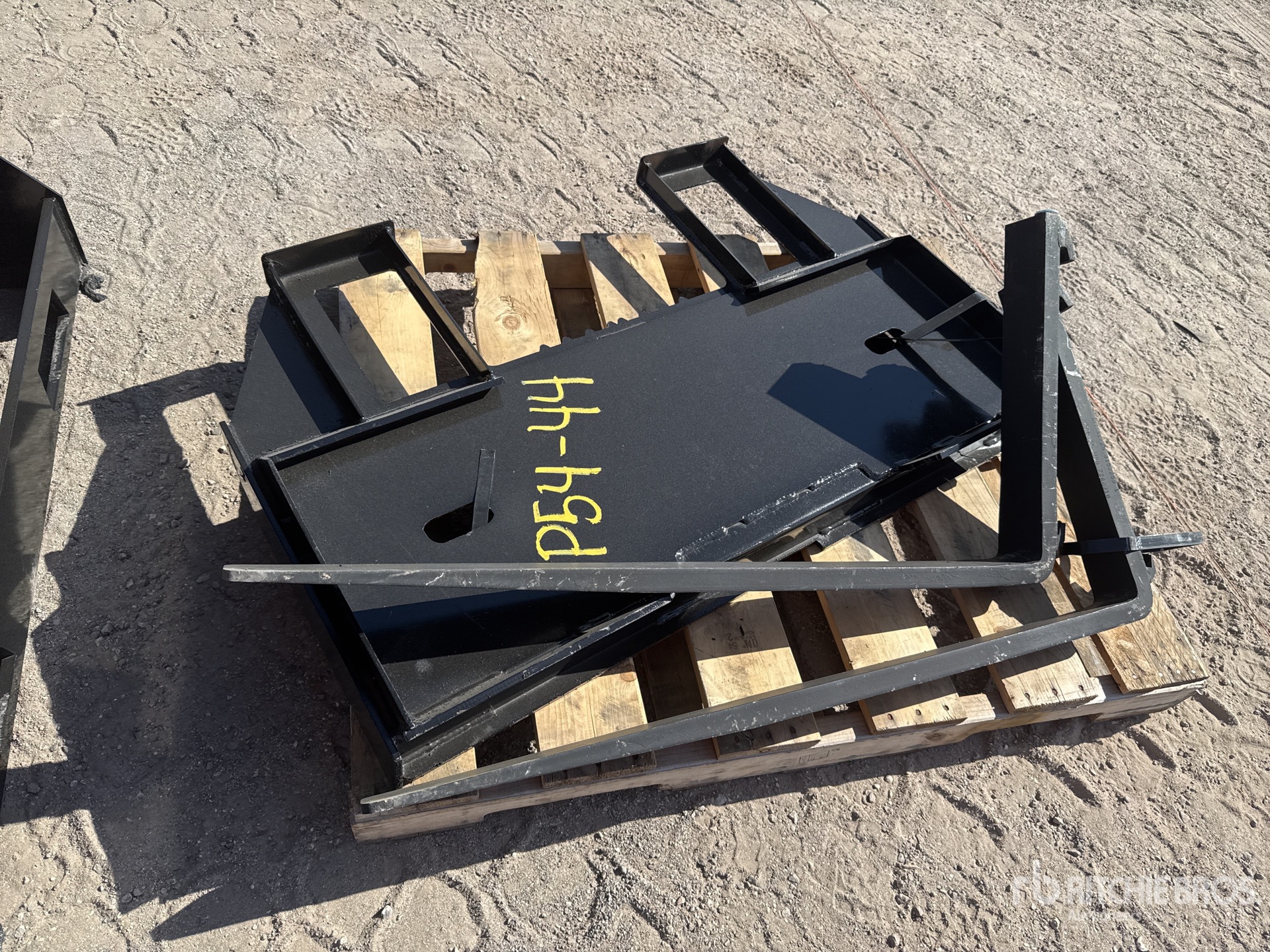 2025 Kit Containers QT-45-FF-42 42 in Skid Steer Forks | Ritchie Bros ...