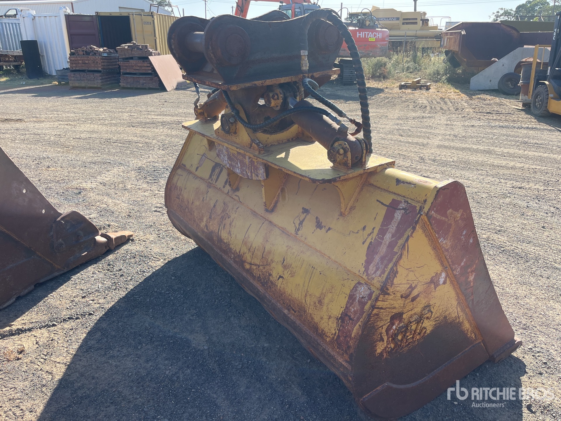 SEC 2200 mm Q/C Hydraulic Tilting Godet d'excavatrice | Ritchie Bros ...