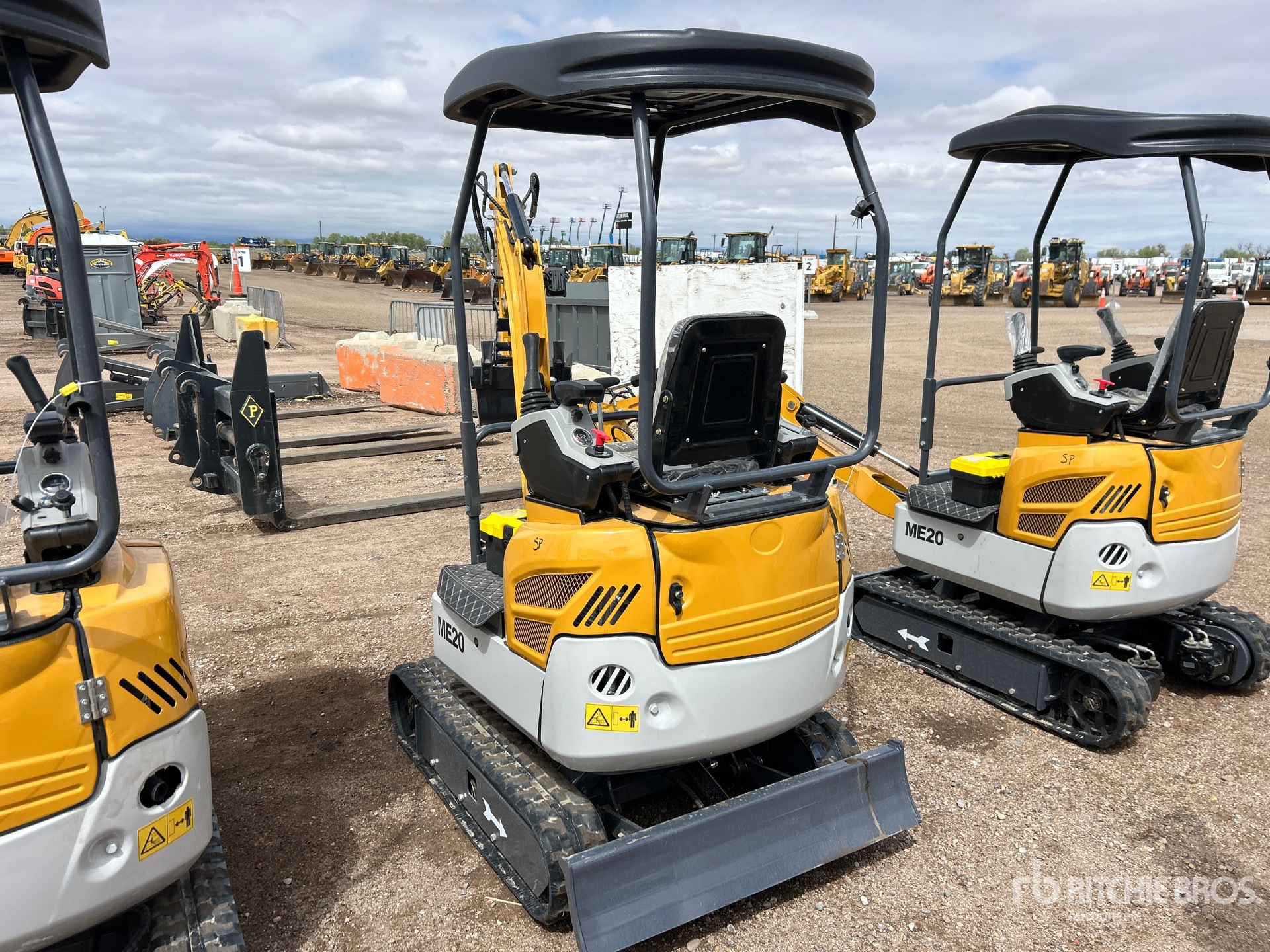 2026 SDGRAND ME20-YELLOW Diesel Mini Excavator (Unused) | Ritchie Bros ...
