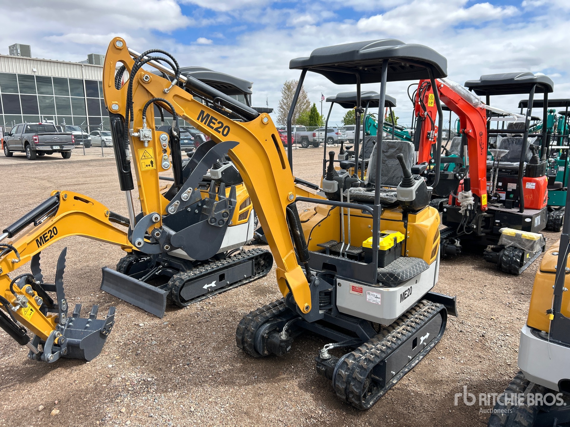 2026 SDGRAND ME20-YELLOW Diesel Mini Excavator (Unused) | Ritchie Bros ...