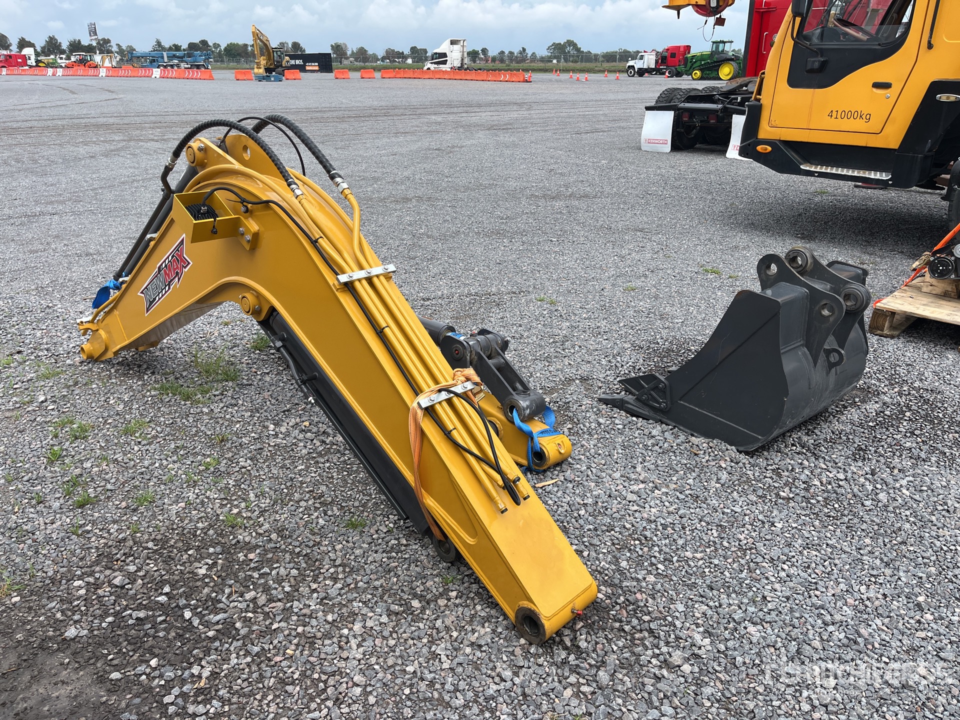 Pluma, Brazo y Cucharon para Miniexcavadora (Sin Usar) / Boom, Stick ...