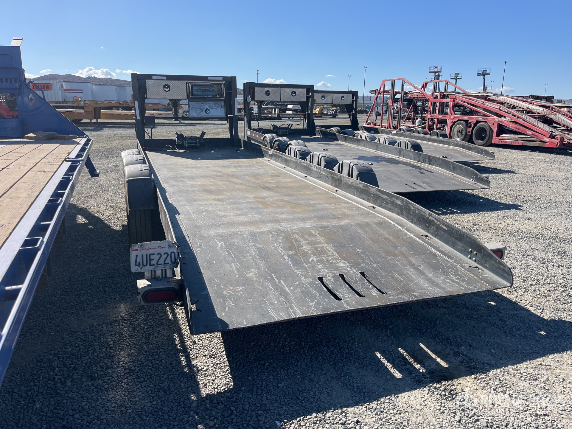 2017 Pratt EZ-2480GN 24 ft Tri/A Gooseneck Remorque à plateau basculant | Ritchie Bros. Auctioneers