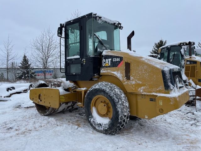 2011 Cat CS44 Smooth Drum Compactor in Bolton, Ontario, Canada ...