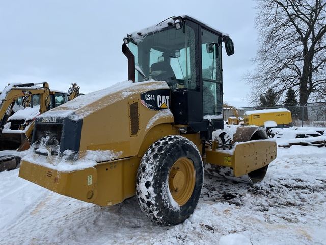 2011 Cat CS44 Smooth Drum Compactor in Bolton, Ontario, Canada ...