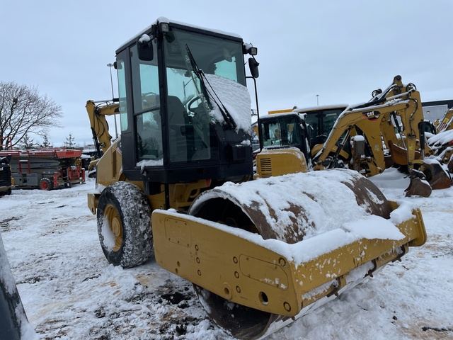 2011 Cat CS44 Smooth Drum Compactor in Bolton, Ontario, Canada ...