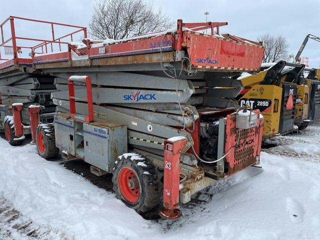 2012 Skyjack SJ9250 Dual Fuel 4x4 Scissor Lift in Bolton, Ontario ...